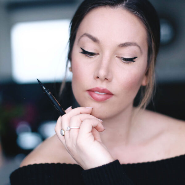[VIDEO] 5 Steps to Perfect The Cat Eye - To Vogue or Bust