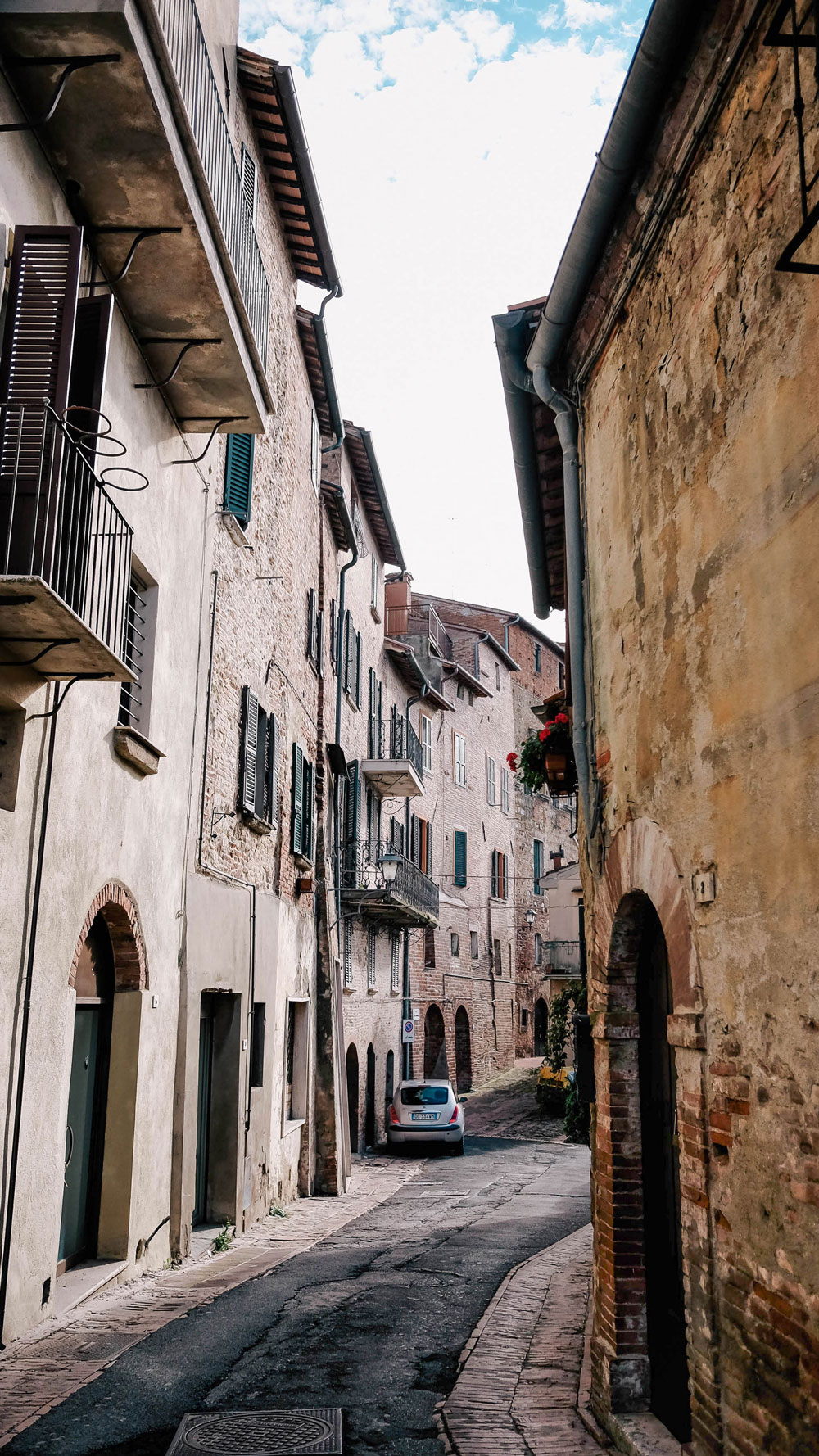 My Free Wallpaper Series - Tuscan, Italy Towns - To Vogue or Bust