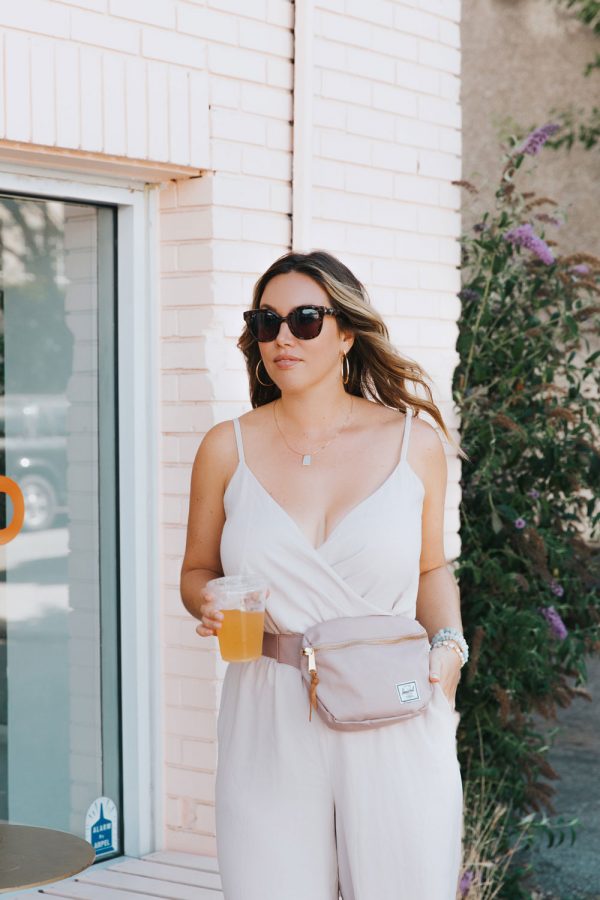 3 Ways to Wear a Hip Pack - To Vogue or Bust