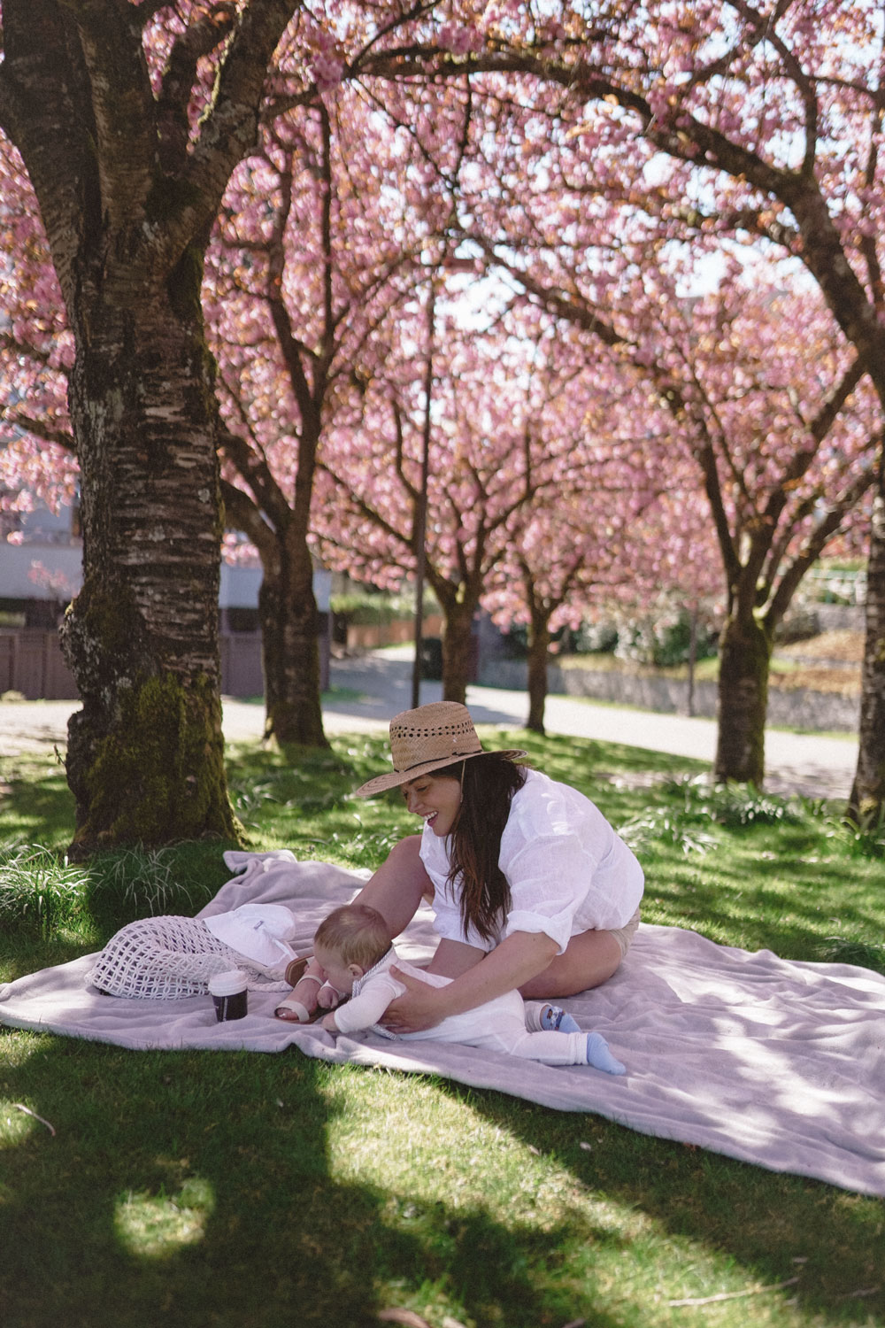 2 Ways to Wear Slides This Summer - To Vogue or Bust