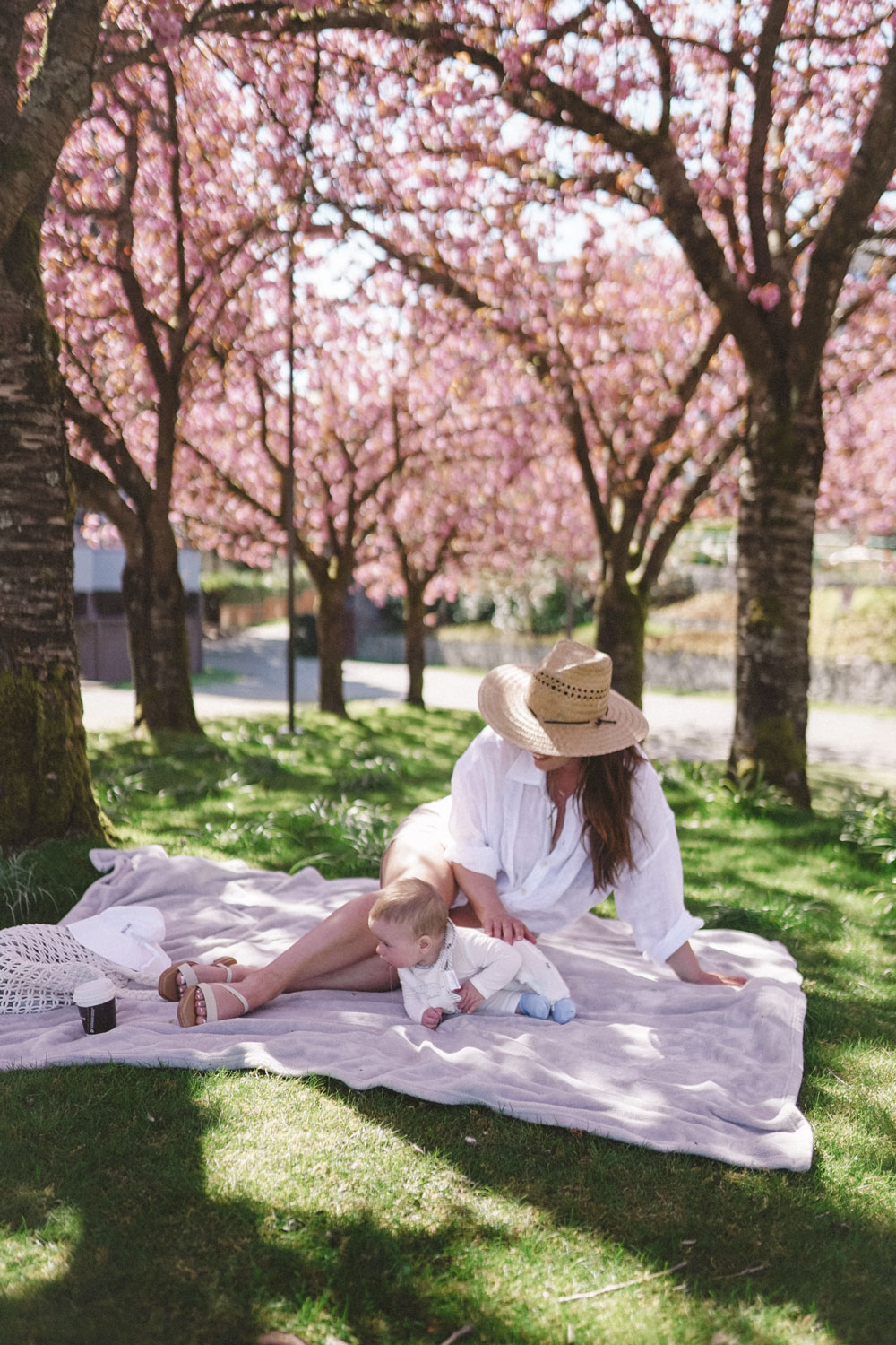 2 Ways to Wear Slides This Summer - To Vogue or Bust