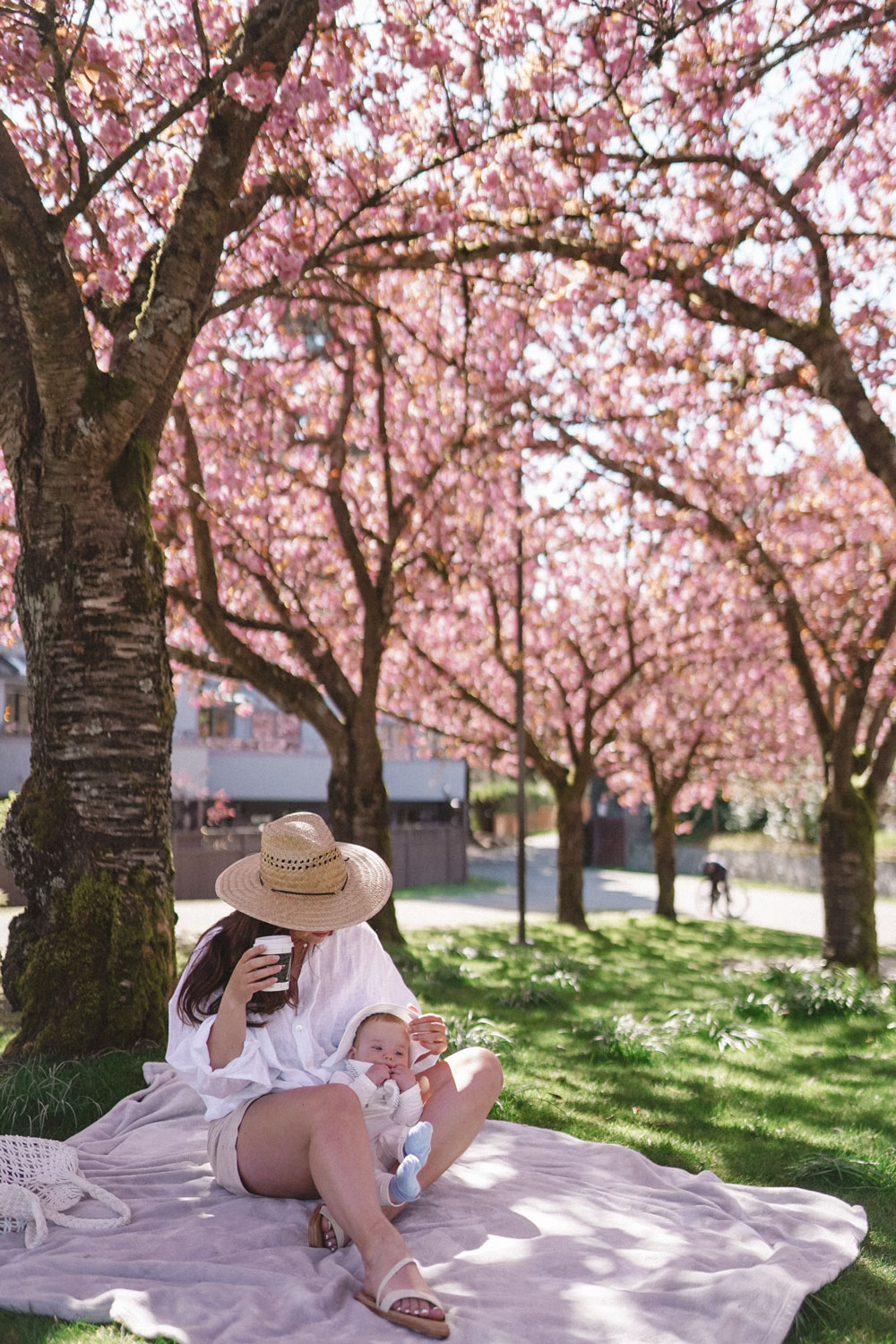 2 Ways to Wear Slides This Summer - To Vogue or Bust